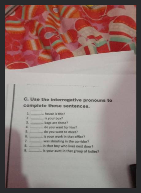 Use the interrogative pronouns to complete these sentences. | Filo